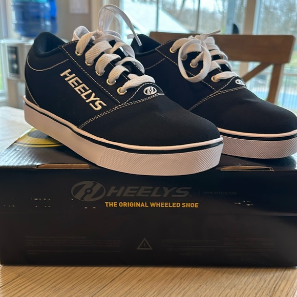 Heelys | Shoes | Heelys The Original Wheeled Shoe Men 7 Women 85 | Poshmark